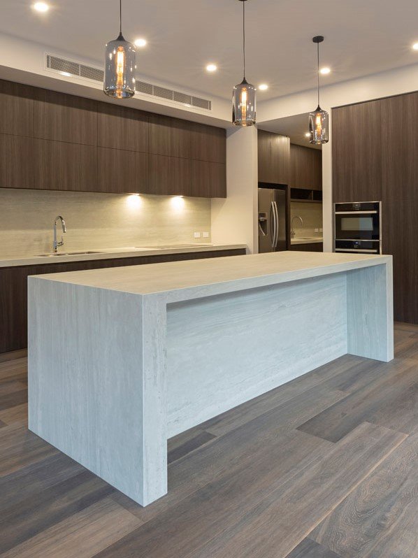 Neolith Strata Argentum Riverwashed keramiek keukenblad
